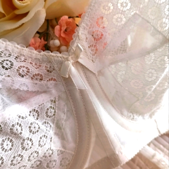 Vintage | Intimates & Sleepwear | Nwt Nos Bali Sno Flake Vintage Bra W ...
